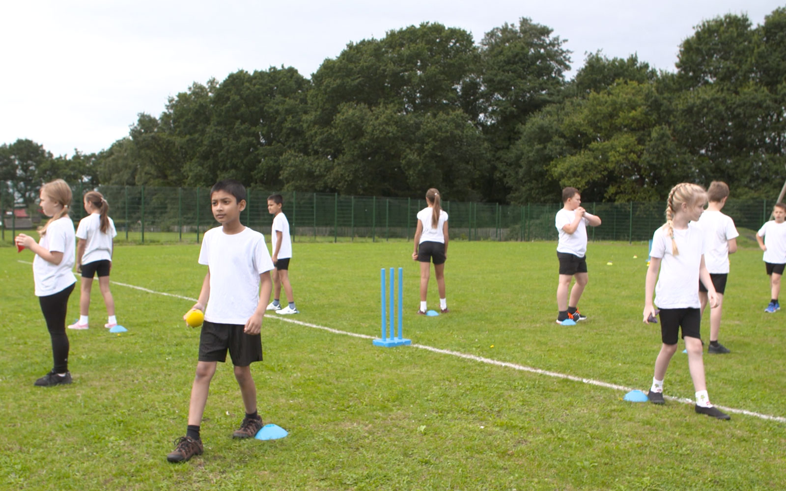 Premier League Primary Stars | Striking & fielding – Track and return a ...